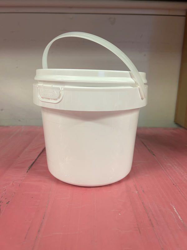 2 L White Pail w/ Lid - Soap & More